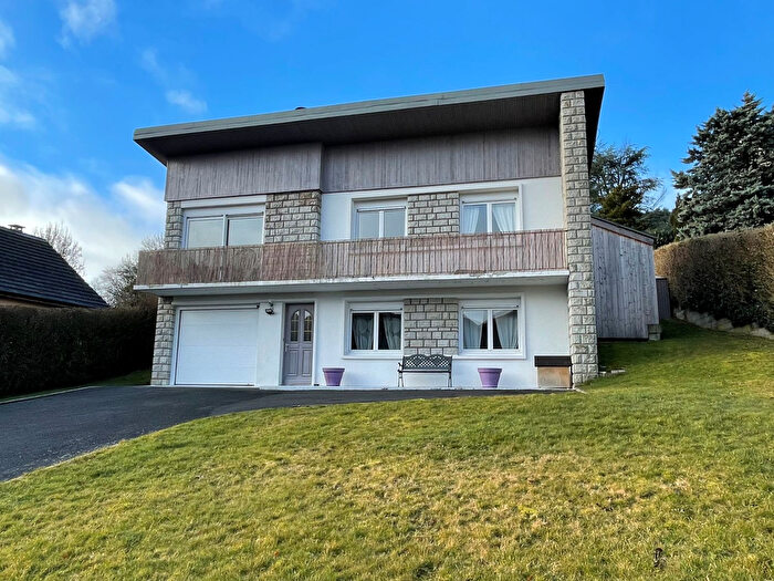 Maison à vendre - Riom-ès-Montagnes - 6 pièces - 3 chambres