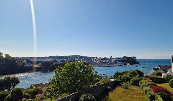 Maison à vendre - Douarnenez - 6 pièces - 5 chambres