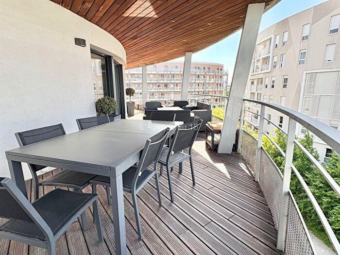 Appartement 3 pièces à vendre à Issy-les-Moulineaux, Les Epinettes, Le Fort, Les Hauts dIssy
