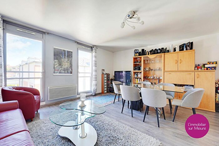 Montreuil, Bas Montreuil, République : Appartement 5 pièces à vendre