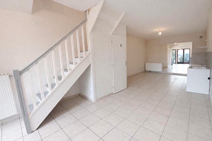 Appartement à louer - Cailloux-sur-Fontaines - 3 pièces - 2 chambres