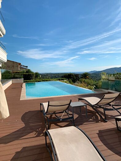 Appartement à louer - Grasse, Saint-Jacques - 2 pièces - 1 chambre