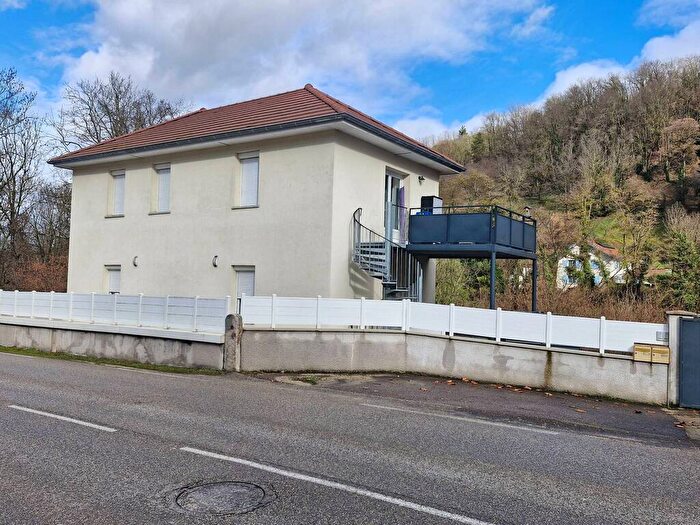 Appartement à louer - Maubec - 3 pièces - 2 chambres