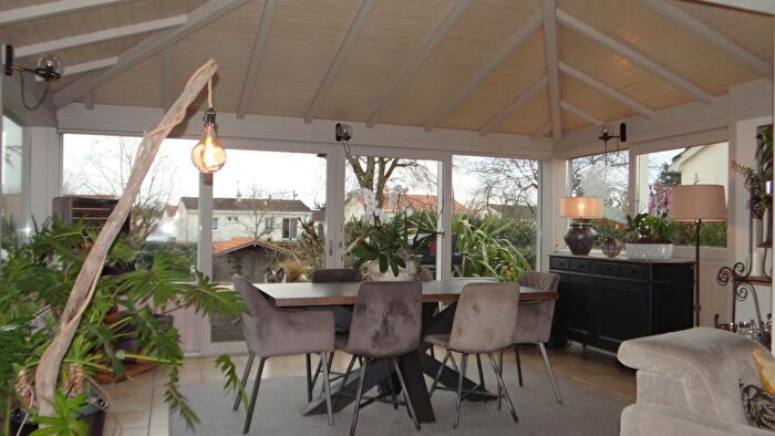 Maisons à vendre et appartements à louer - 1