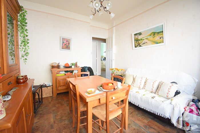 Maison à vendre - Vichy, Les Romains - 6 pièces - 4 chambres