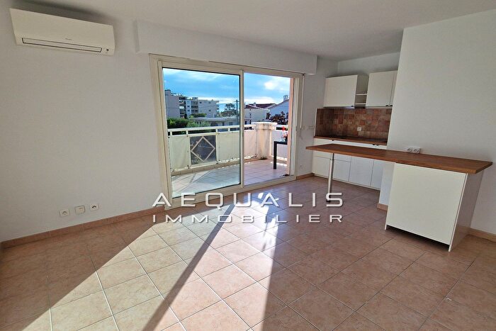 Appartement à louer - Saint-Laurent-du-Var, Galinières, Pomarels - 2 pièces - 1 chambre