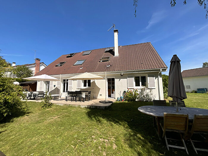 Maison 8 pièces à vendre à Voisins-le-Bretonneux