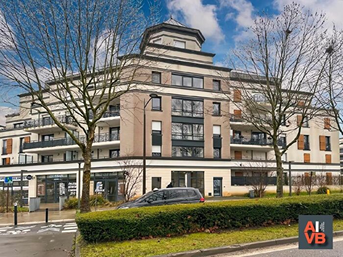 Appartement à vendre - Bussy-Saint-Georges - 5 pièces - 3 chambres