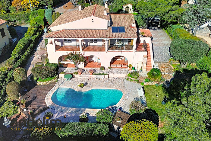 Maison à vendre - Saint-Raphaël, Plateau Notre-Dame - 6 pièces - 5 chambres