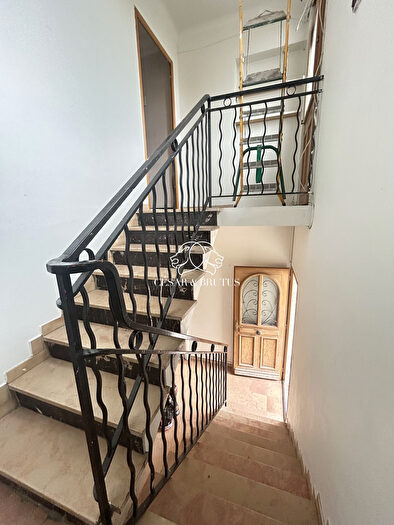 Maison à vendre - Meyzieu, Nord Est - 8 pièces - 5 chambres