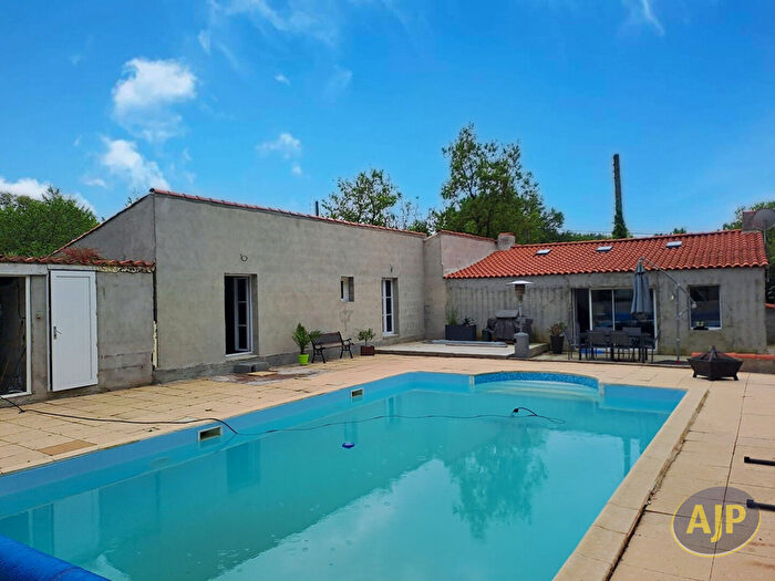 Maison à vendre - Saint-Christophe-du-Ligneron - 7 pièces - 3 chambres