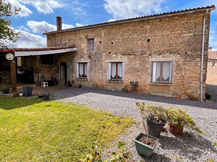 Chef-Boutonne : Maison 5 pièces à vendre