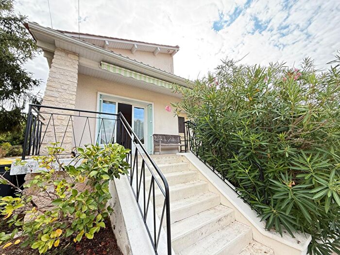 Maison à vendre - Saint-Yrieix-sur-Charente - 5 pièces - 3 chambres