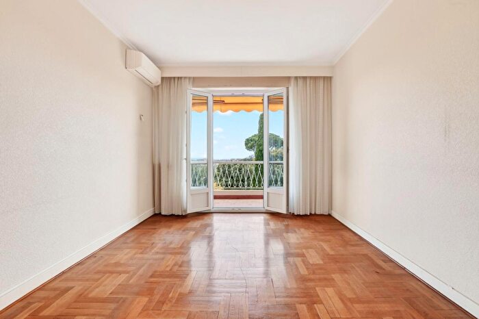 Appartement 2 pièces à Nice, Valrose, à vendre
