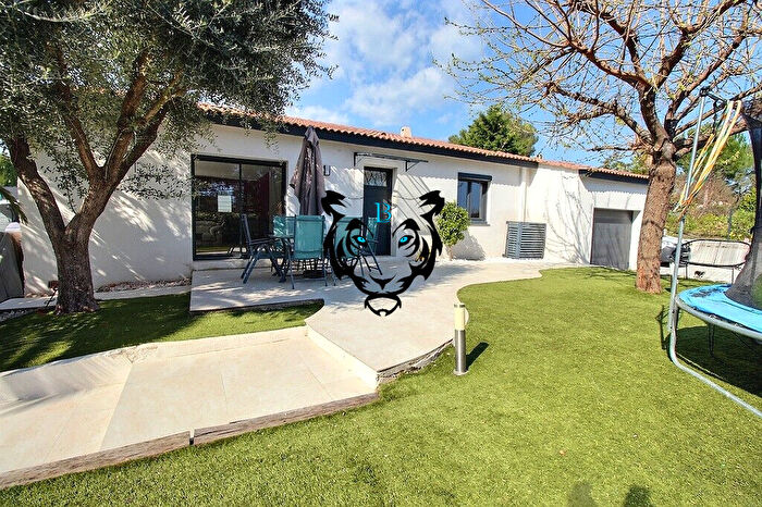 Maison à vendre - Roquebrune-sur-Argens, La Bouverie - 5 pièces - 4 chambres