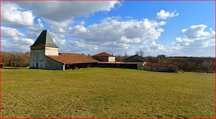 Maison à vendre - Noailles - 15 pièces - 10 chambres