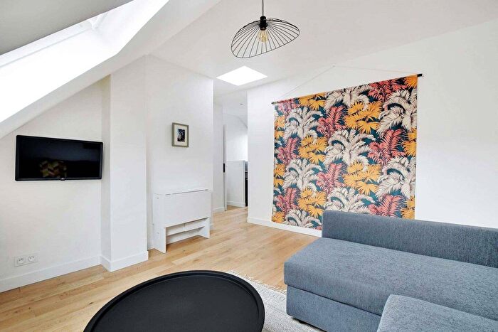 Appartement à louer - Clichy-Trinité, Paris ème arrondissement - 2 pièces - 1 chambre