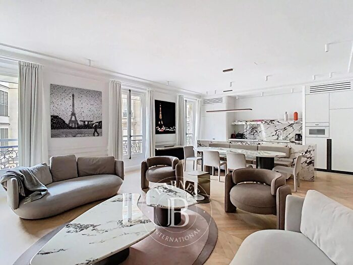 Appartement à louer - Paris e , Triangle dOr - 4 pièces - 3 chambres