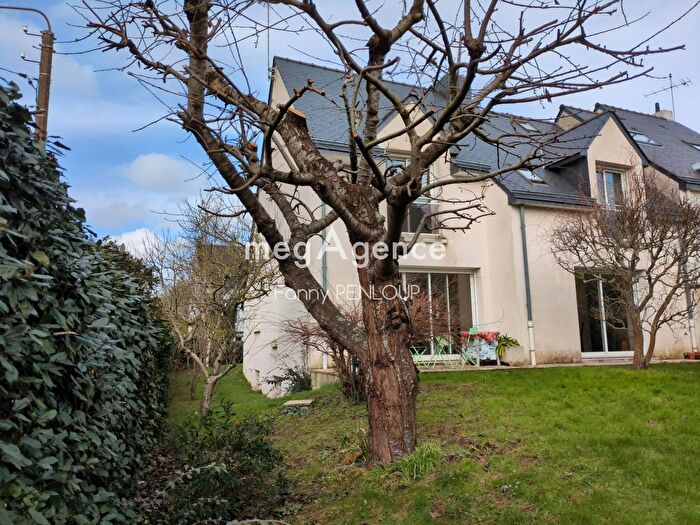 Maison à vendre - Quartiers Nord-Est, Jeanne dArc - 8 pièces - 5 chambres