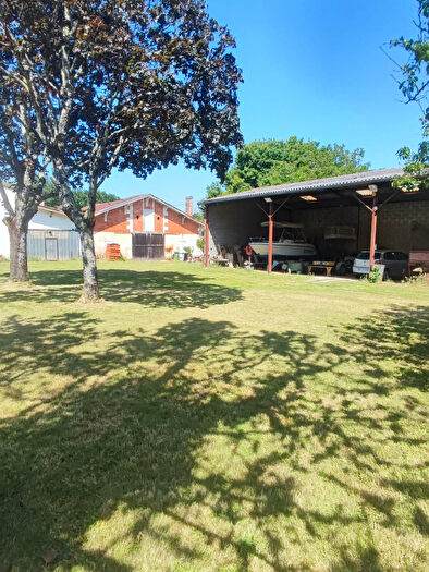 Maison à vendre - Saint-Estèphe - 15 pièces - 4 chambres