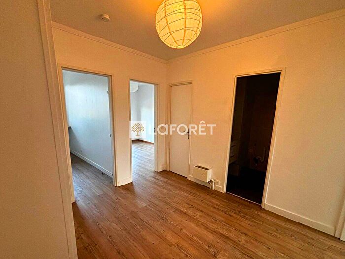 Centre Ville, Rueil-Malmaison : Appartement 2 pièces à louer