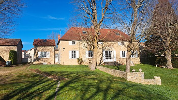 Maison à vendre - Broût-Vernet - 12 pièces - 6 chambres