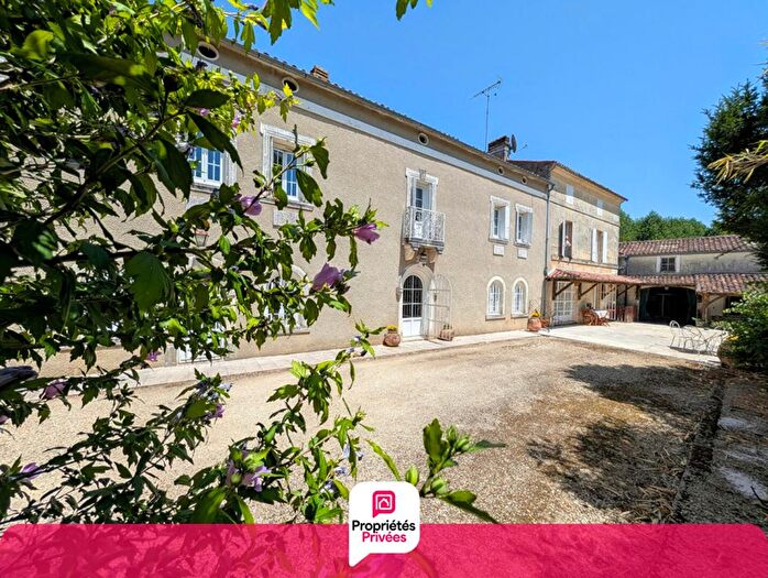 Saint-Sulpice-de-Cognac : Maison 7 pièces à vendre