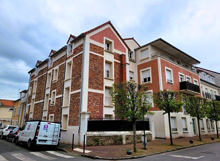 Centre Ville, Corbeil-Essonnes : Appartement 2 pièces à louer