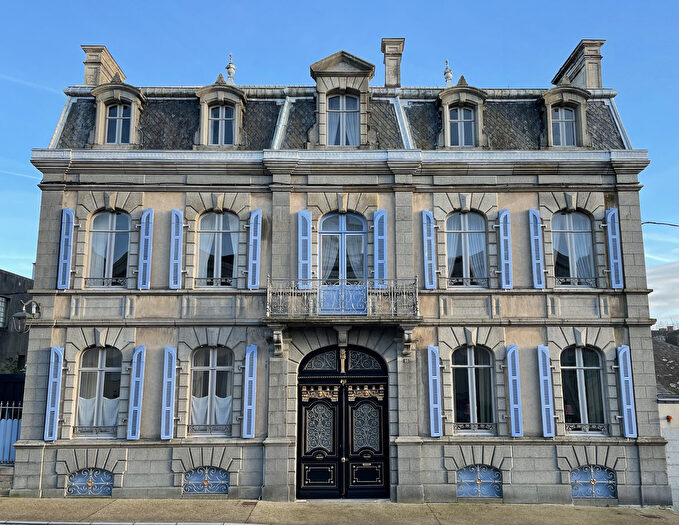 Maison 15 pièces à Mayenne, Nord Ouest, à vendre