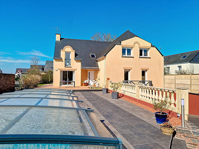 Maison à vendre - Ploërmel - 8 pièces - 6 chambres