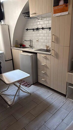 Goutte dOr-Château Rouge, Paris 18ème arrondissement - Appartement 1 pièce à louer