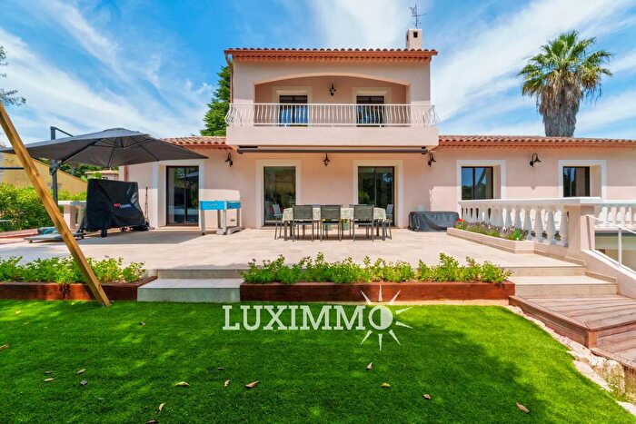 Maison à vendre - Mougins, Le Colombier, Colombe, Cabrières, Le Bordé - 10 pièces - 5 chambres