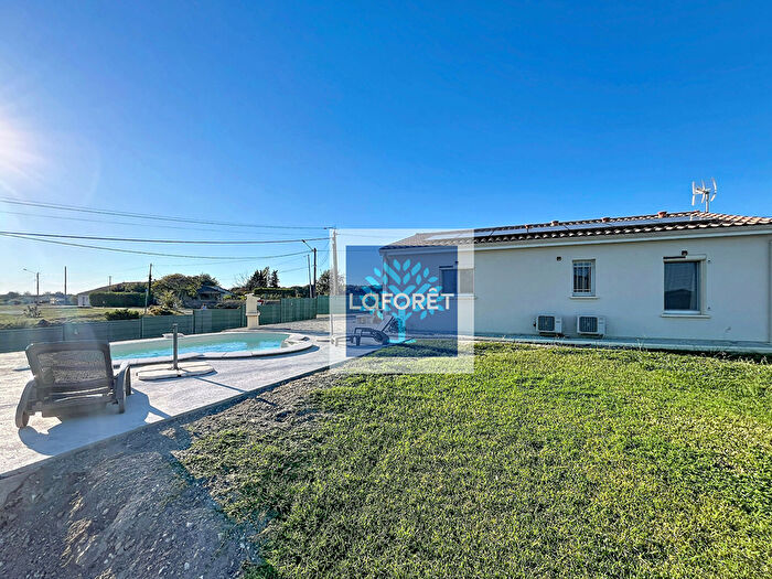 Tugéras-Saint-Maurice : Maison 3 pièces à vendre