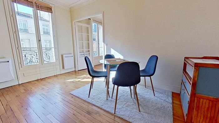 Appartement à louer - Vallée de Fécamp, Paris ème arrondissement - 3 pièces - 1 chambre