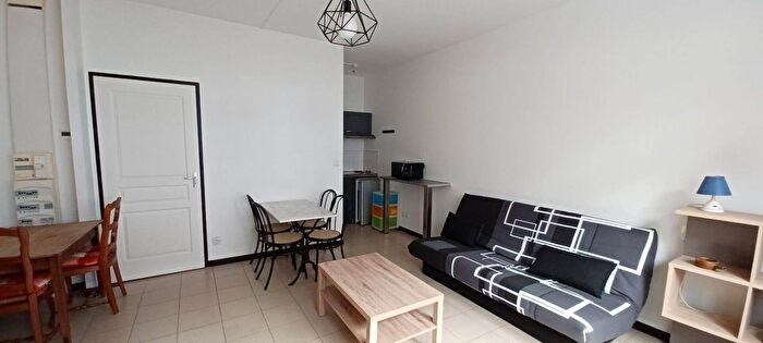 Appartement à louer - Centre Ville Nord, Rochefort - 1 pièce