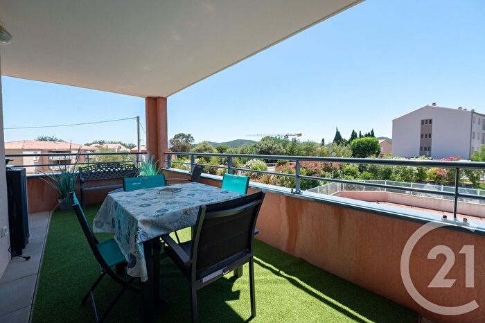 Appartement 3 pièces à Bormes-les-Mimosas, Centre-ville, Le Pin, à vendre