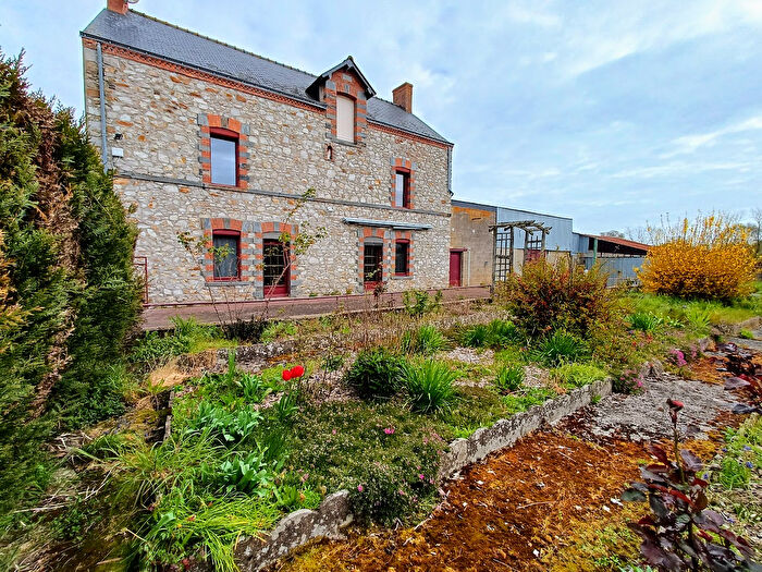 Maison à vendre - Saint-Aubin-des-Châteaux - 5 pièces - 4 chambres