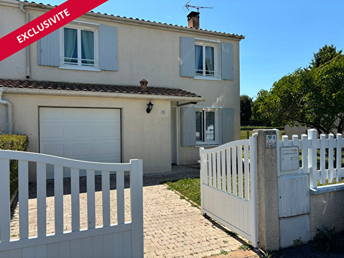 Maison à vendre - Civray - 4 pièces - 3 chambres