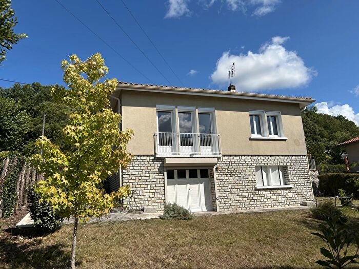 Maison à vendre - Chalais - 4 pièces - 2 chambres
