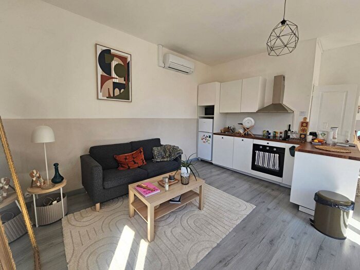 Appartement à louer - Marseille ème arrondissement - 2 pièces - 1 chambre