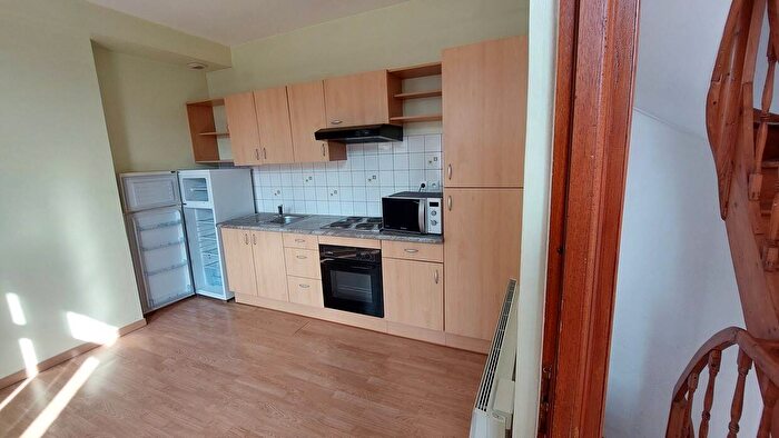 Appartement 2 pièces à Centre-Neuf Bourg-Quesnoy-Delsaux-Musée-Cannoniers-Gare, Valenciennes, à louer