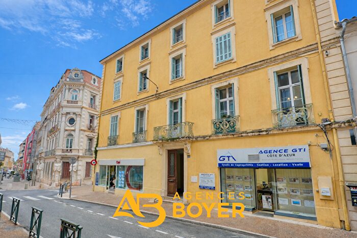 Appartement à vendre - Hyères, Centre-ville - 5 pièces