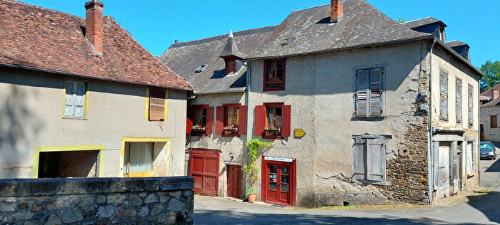 Maison à vendre - Ségur-le-Château - 8 pièces - 5 chambres