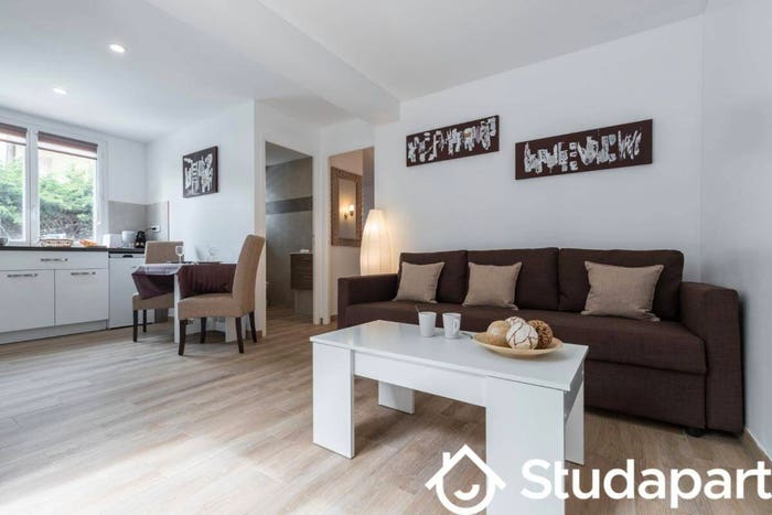 Centre Ville, Antibes : Appartement 2 pièces à louer