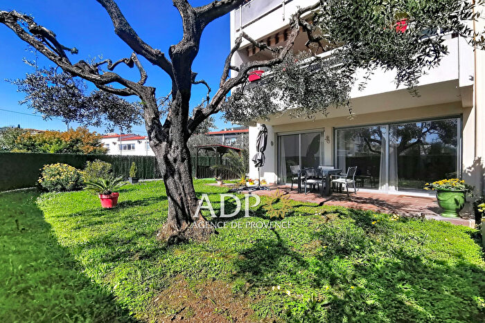 Appartement à vendre - Grasse, Saint-Claude - 3 pièces - 2 chambres