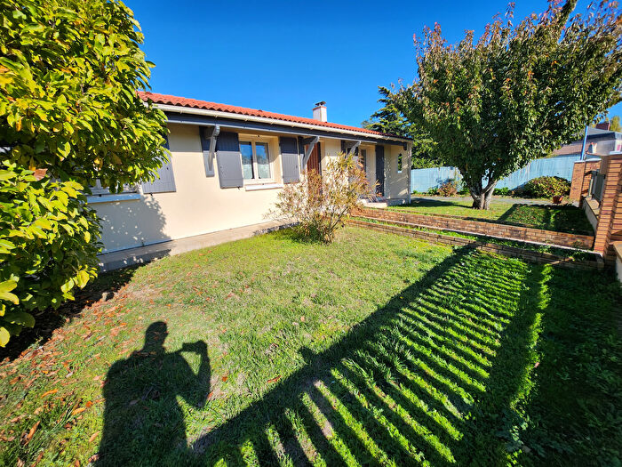 Maison à vendre - Saint-Jean-de-Beugné - 5 pièces - 4 chambres