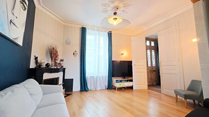 Maison à vendre - Bourges, Centre-ville, Charlet, Lahitolle, Pignoux, Sembat - 8 pièces - 6 chambres