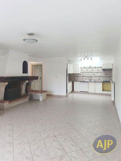 Chazé-sur-Argos : Maison 6 pièces à louer