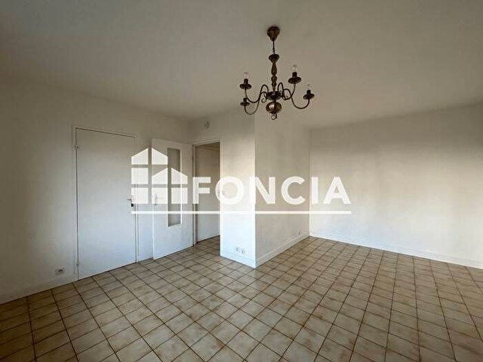 Appartement à louer - Barbâtre-Saint Remy-Verrerie, Reims - 1 pièce