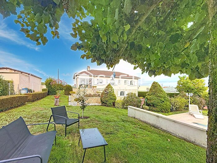 Maison à vendre - Châteauneuf-sur-Charente - 7 pièces - 5 chambres